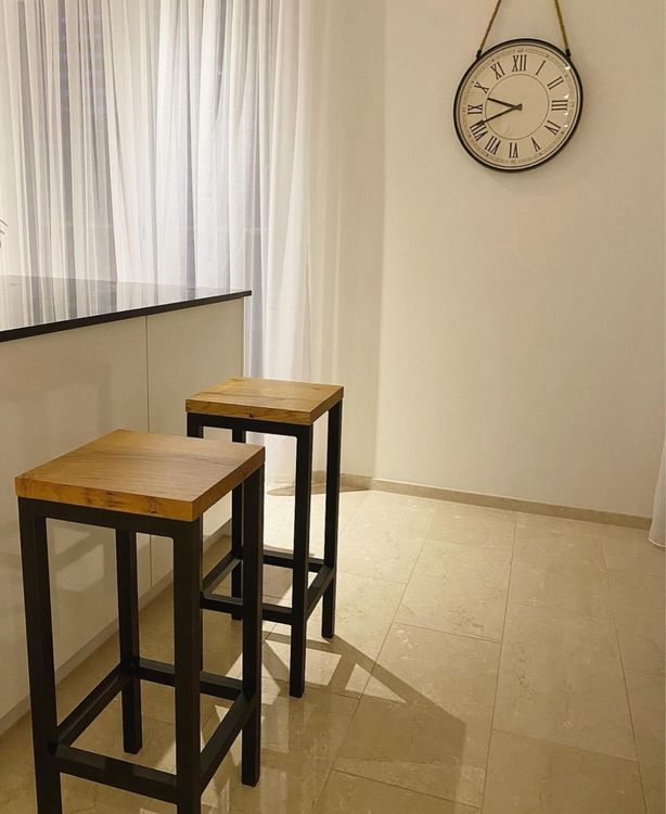 Barhocker aus Massivem Stahl und Eiche (Gebraucht) in Zufikon für CHF 100 – nur Abholung auf ...