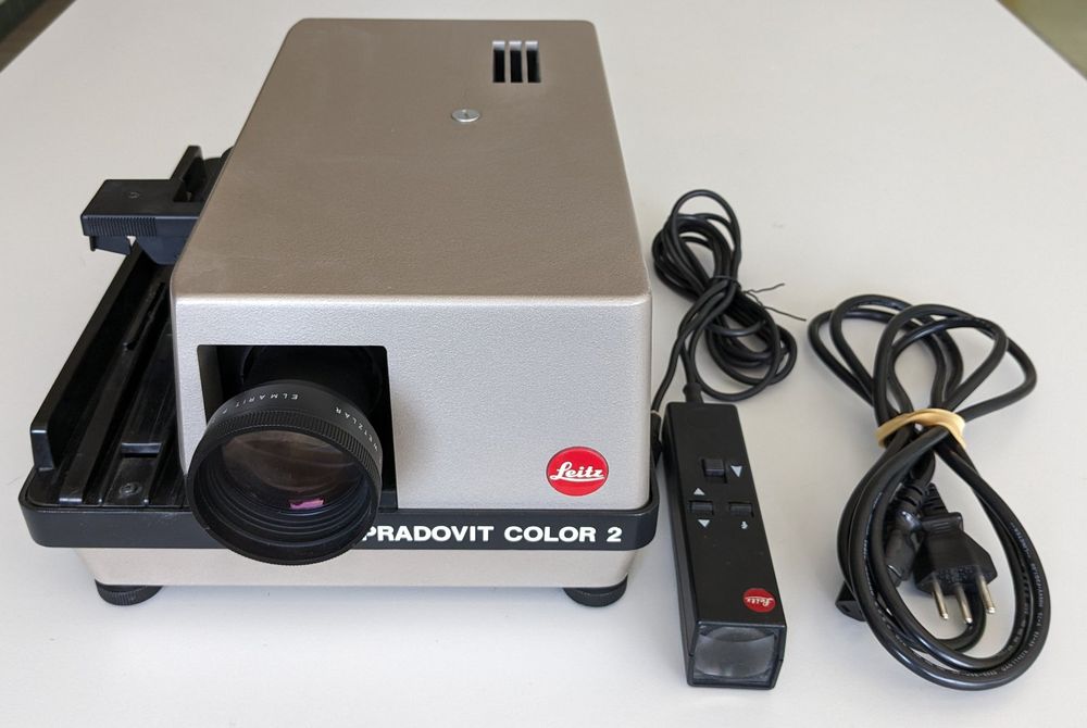 Leitz Pradovit Color 2 Diaprojektor (Gebraucht) in Steffisburg für CHF 30 – mit Lieferung auf ...