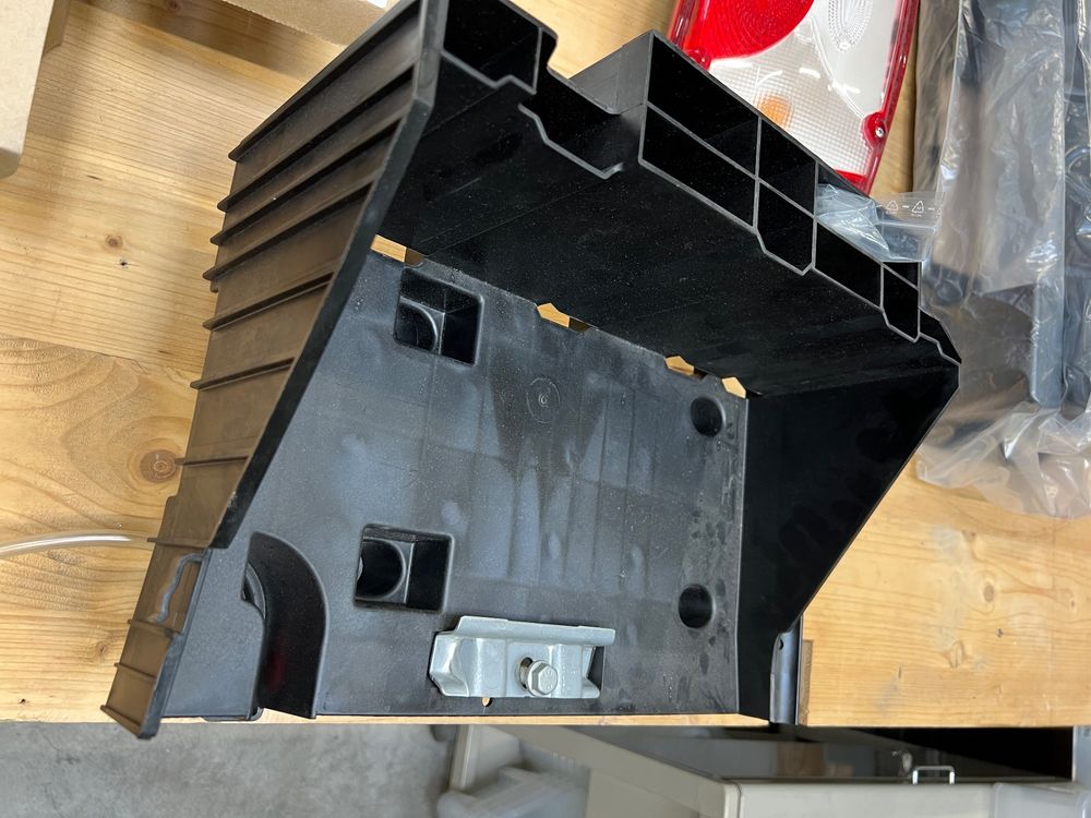 Battery box / holder MB Sprinter (Neu (gemäss Beschreibung)) in ...