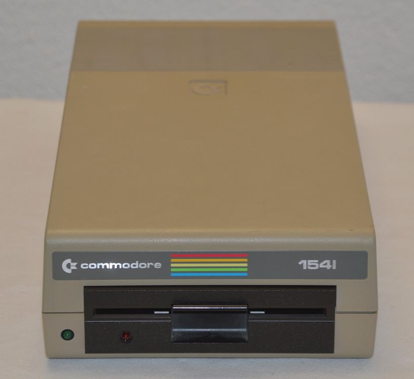Commodore C64 + Floppy Disc 1541 + Zubehör / accessoires | Kaufen auf Ricardo