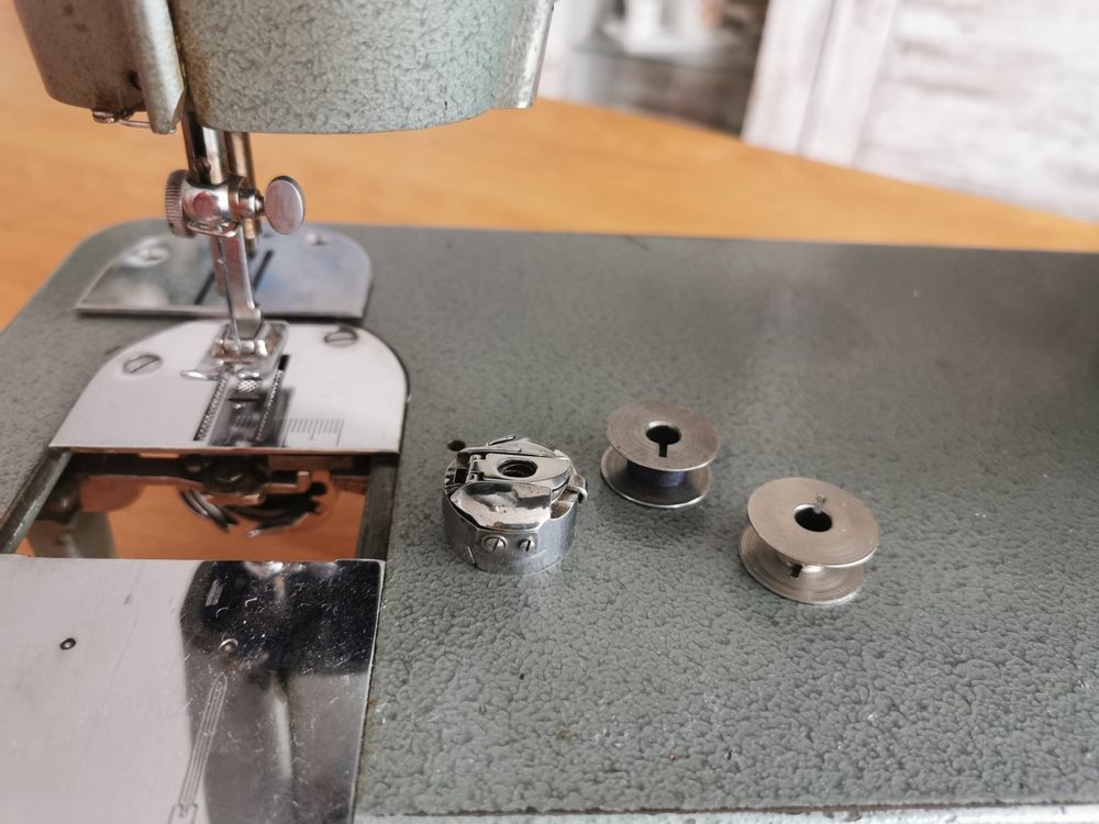 Antike Nähmaschine Adler (Gebraucht) in Arbon für CHF 195 – nur Abholung auf Ricardo kaufen