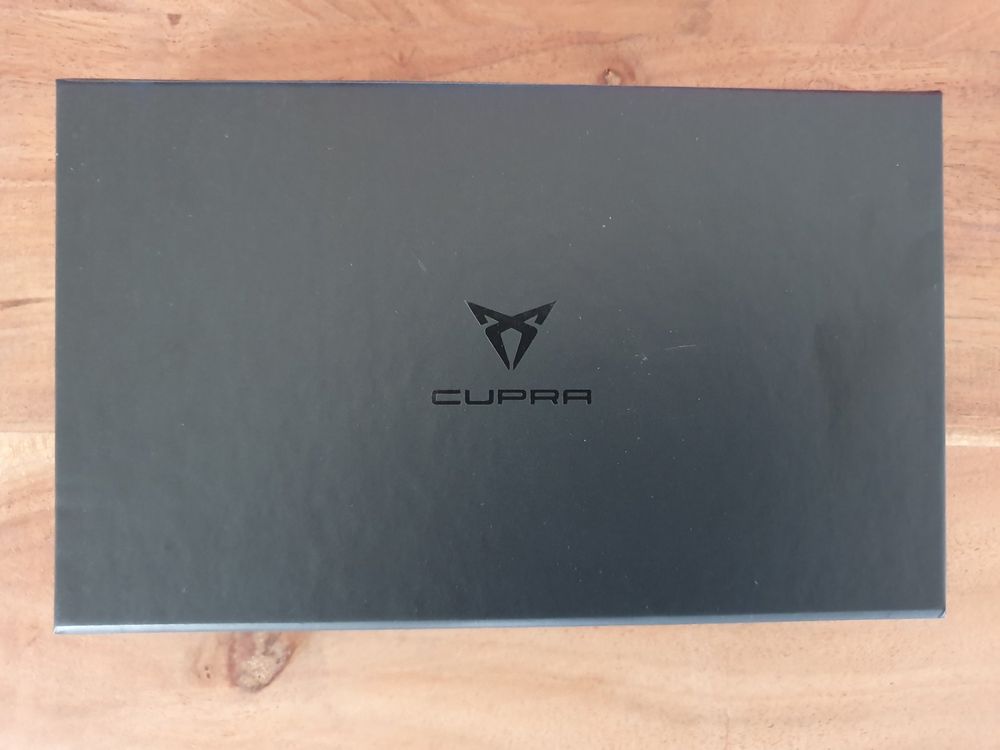 Cupra Member Box Schlüssel + Harmband aus echtem Carbon neu | Kaufen ...