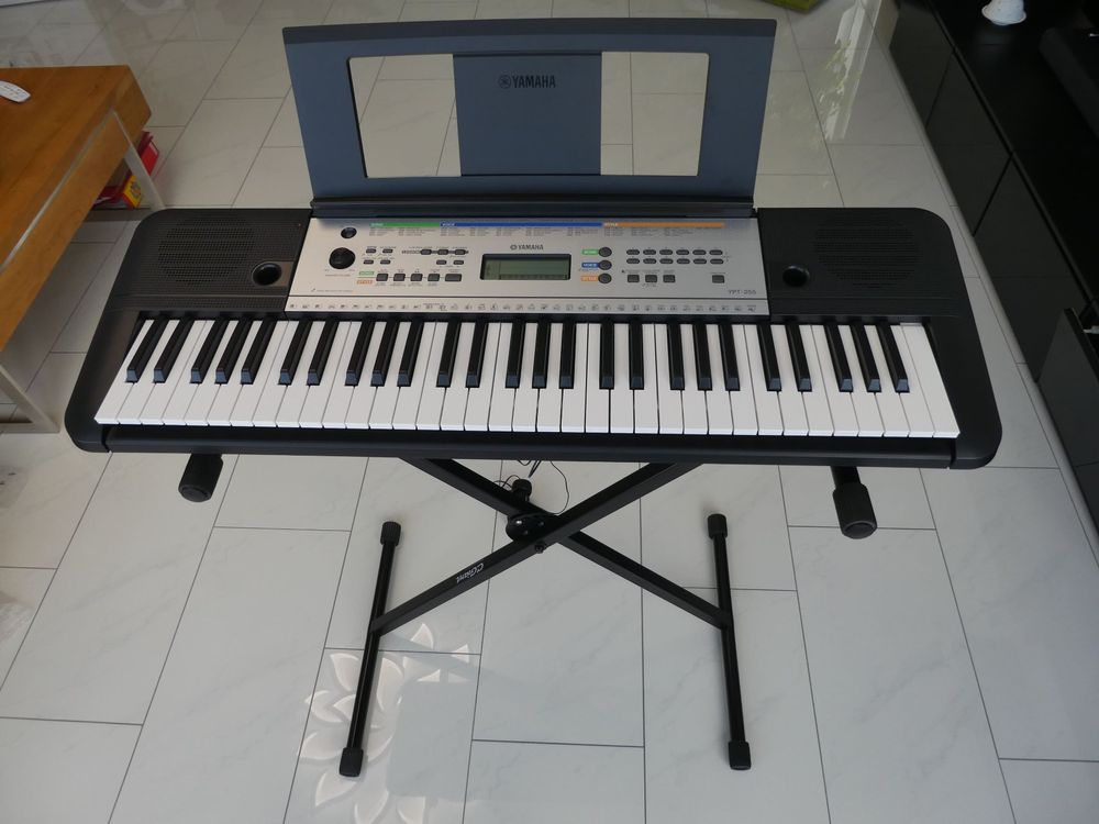 Keyboard Yamaha YPT-255 (Gebraucht) in Uznach für CHF 70 – nur Abholung ...