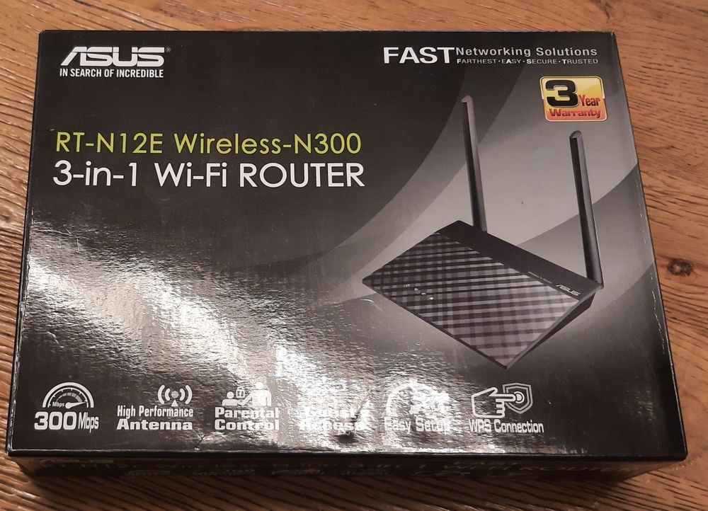 ASUS RT-N12E Wireless Router (sehr kleine Bauart) (Gebraucht) in ...