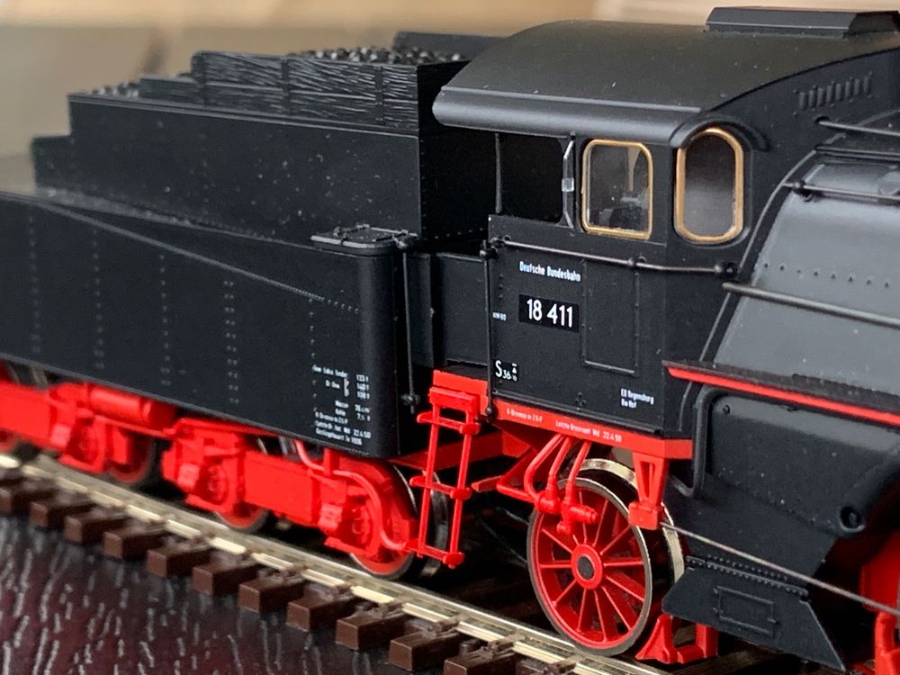 63363 Roco Dampflokomotive mit Tender DB neu OVP (Neu und ...