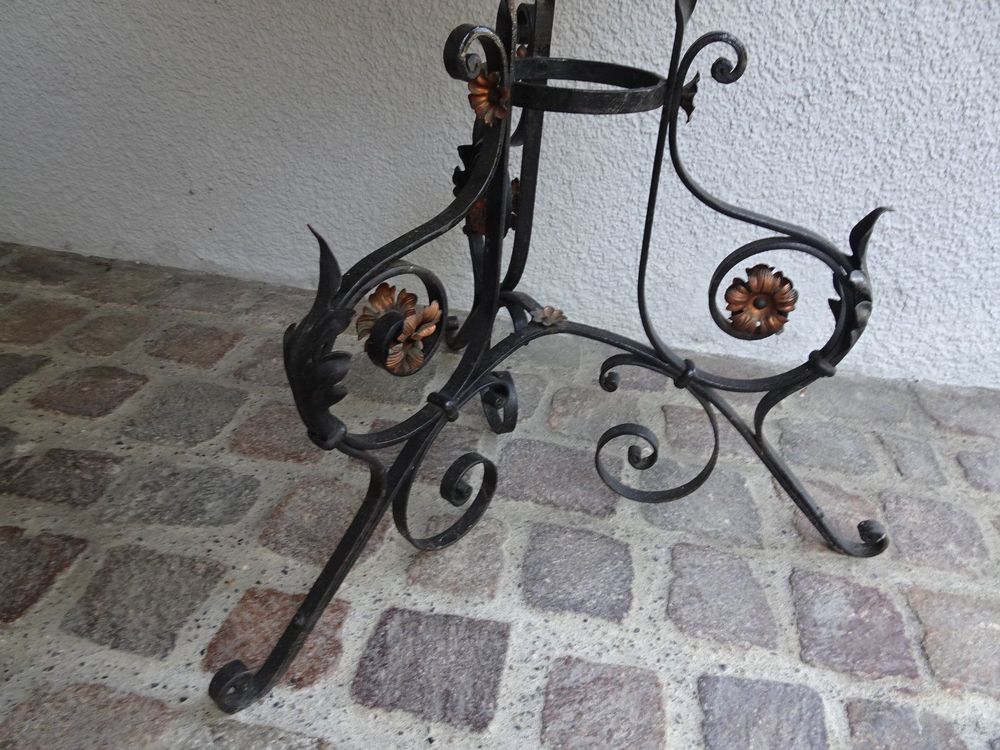 Antike Jardiniere Blumenständer Eisen mit Kupferrosetten | Kaufen auf Ricardo