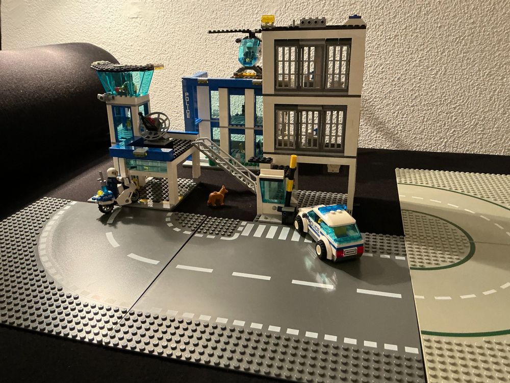 Lego City Polizei-Station 7498 - WIE NEU + PLAN (Neu (gemäss ...