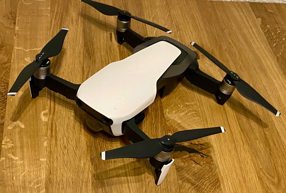 Drohne DJI Mavic Air 4 mit viel Zubehör NP. 800.- | Kaufen auf Ricardo