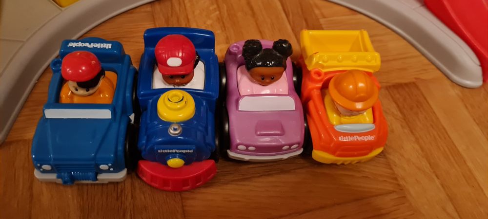 Fisher Price Little People Rennbahn mit 4 Autos Top! (Gebraucht) in ...