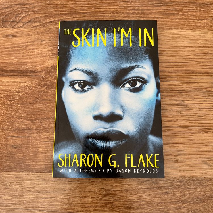 The skin im in von Sharon G. Flake | Kaufen auf Ricardo