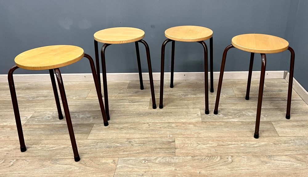 4 Stück Vintage Stahlrohr Holz Hocker Stapelbar | Kaufen auf Ricardo