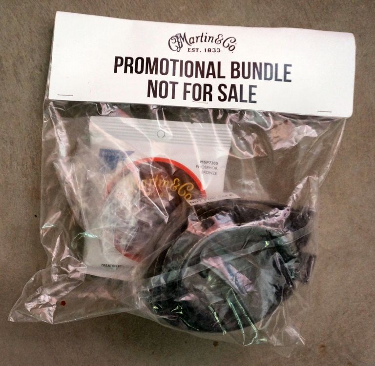 RARE: Martin Guitars Promo Bundle (Neu und originalverpackt) in ...