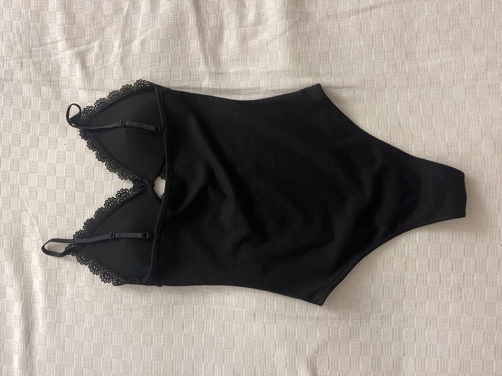 Schwarzer Body mit Spitze, noch nie getragen, Grösse XS Top! (Neu und originalverpackt) in ...