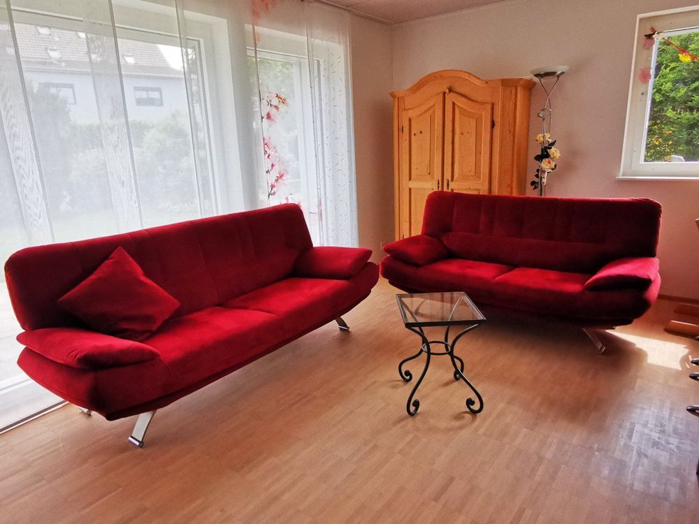 2er & 3er rote Alcantara Sofa (Gebraucht) in Fehraltorf für CHF 100 – mit Lieferung auf Ricardo ...