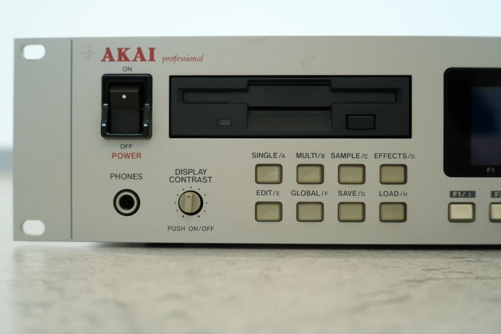 AKAI S 3000 XL Midi Stereo Sampler | 8 Outs | New Display (Gebraucht ...