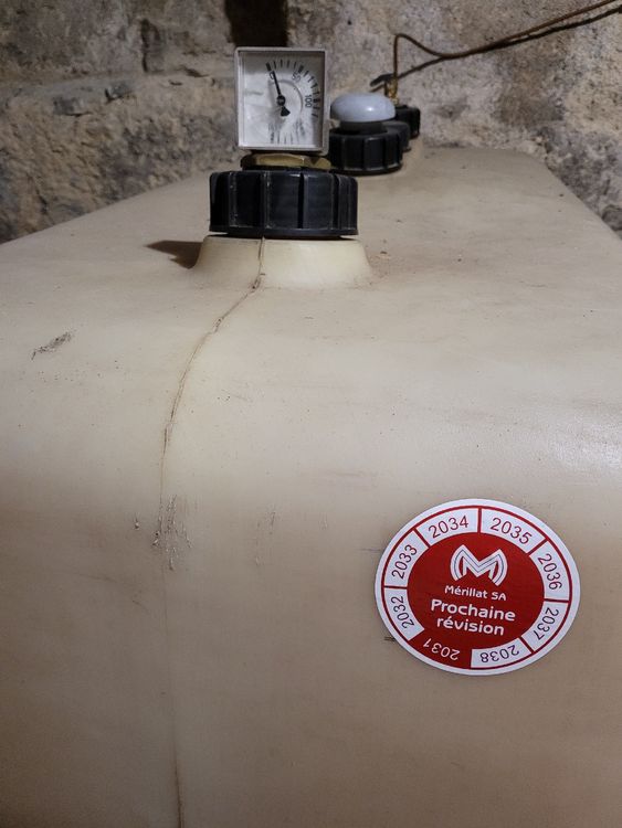 2 citernes à mazout de 1100l et cuves (D'occasion) à Villeret pour CHF ...