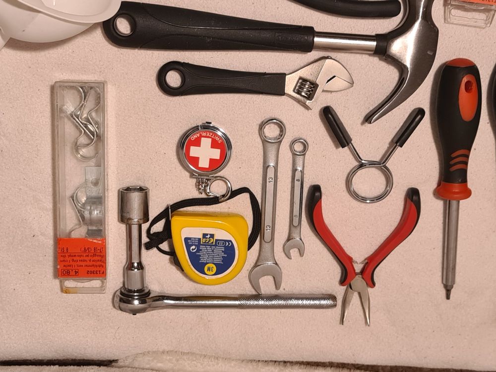 Werkzeug Set, Hammer, Schraubenzieher, Schrauben, Zange ect. (Gebraucht ...