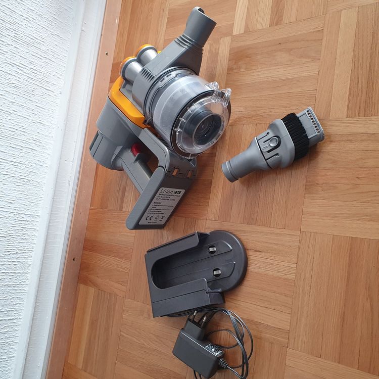 Dyson DC16 avec chargeur | Kaufen auf Ricardo