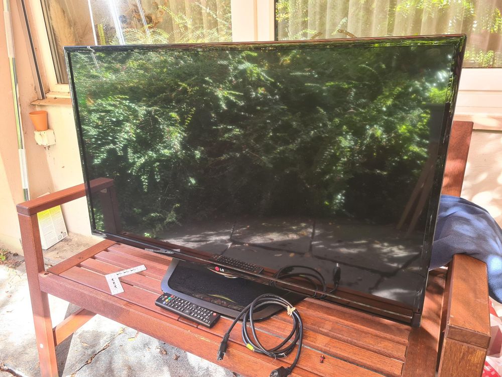 LG 42LN5406 - 1080p LED TV - 42" (Gebraucht) in für CHF 15 – nur ...