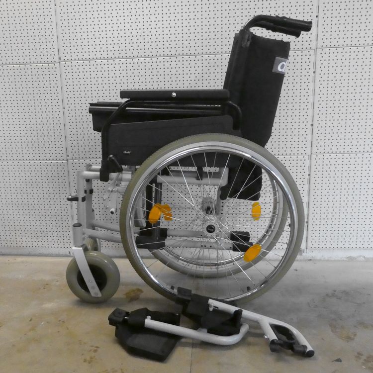 Rollstuhl Drive, SB 40 cm, nur CHF 149 (Gebraucht) in Lengnau für CHF 149 – mit Lieferung auf ...