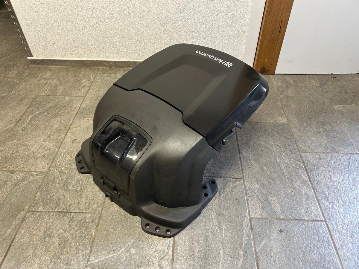 Husqvarna Mähroboter Garage (Gebraucht) in Uttigen für CHF 100 – nur Abholung auf Ricardo kaufen