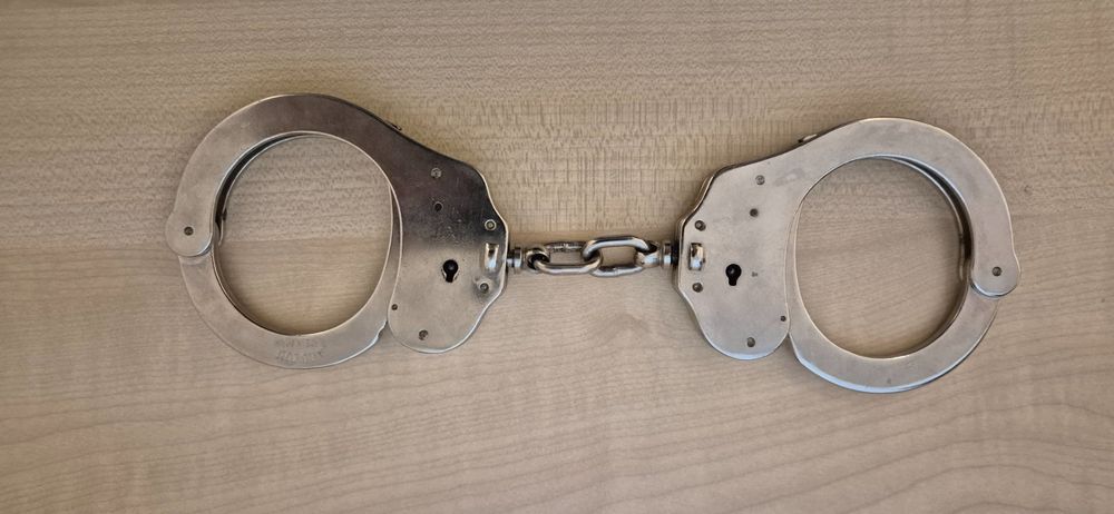 Handschellen (Gebraucht) in Hölstein für CHF 18 – mit Lieferung auf ...