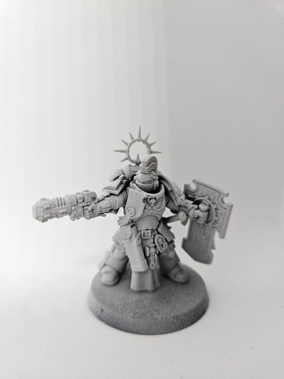 Warhammer 40k Space Marines Lieutenant with Storm Shield | Kaufen auf ...