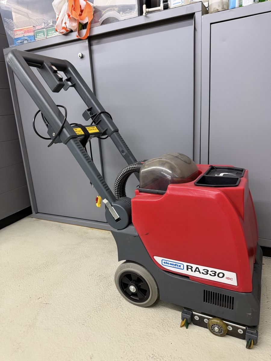 Putzmaschiene CLEANFIX RA330 IBC # TASKI WETROK NILFISK HAKO (Defekt ...