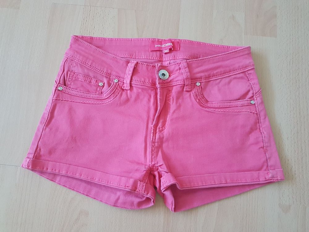 Short rose (Neu (gemäss Beschreibung)) in Moutier für CHF 1 – mit ...
