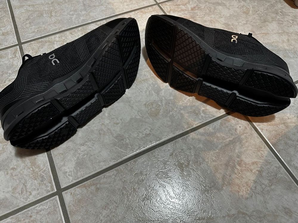 ON Schuhe Cloud - neu - Grösse Euro 42.5 - US 9 - schwarz (Neu (gemäss ...