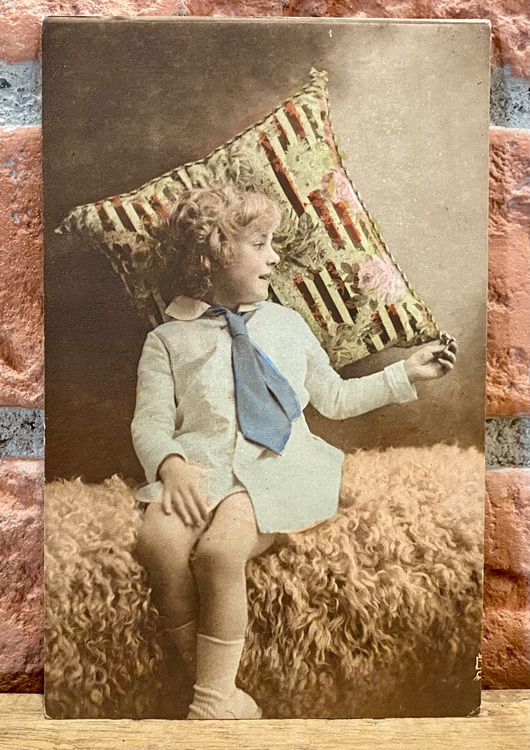 Antike Foto AK Kind - Mädchen mit Kravatte aus England (Gebraucht) in Root für CHF 1 – mit ...