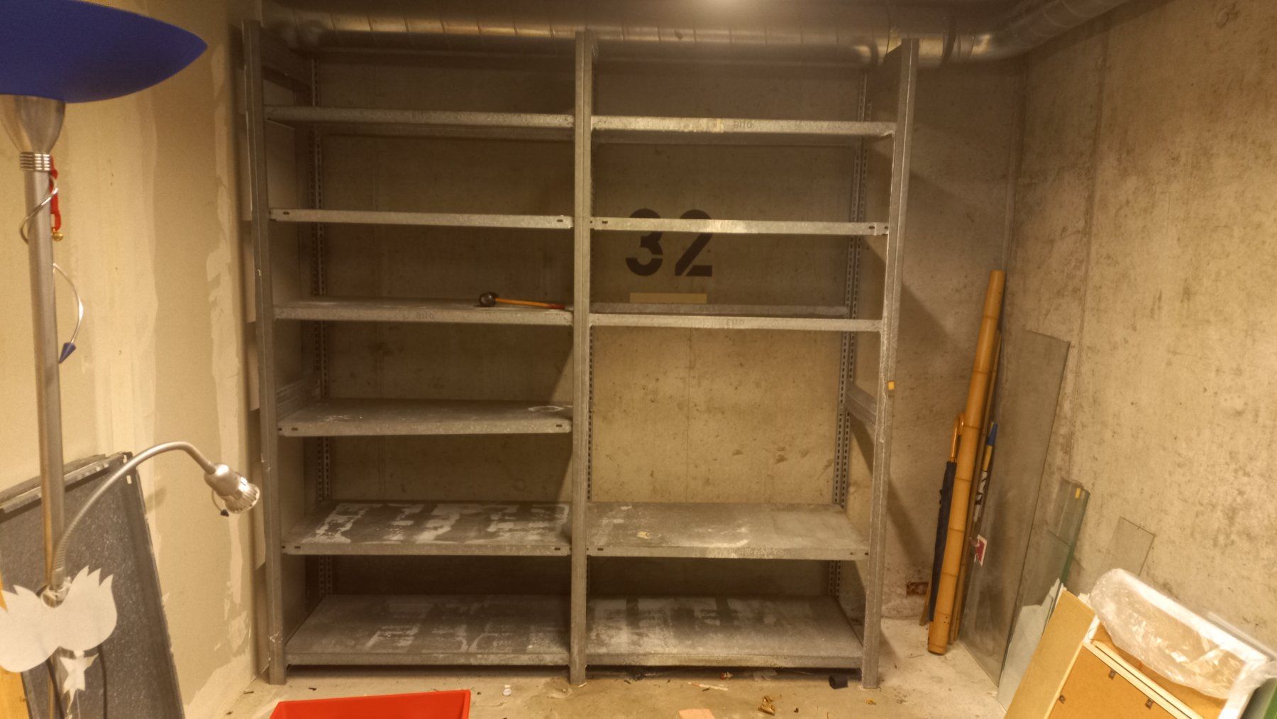 Robustes Metallregal – ideal für Keller oder Werkstatt! (Gebraucht) in ...