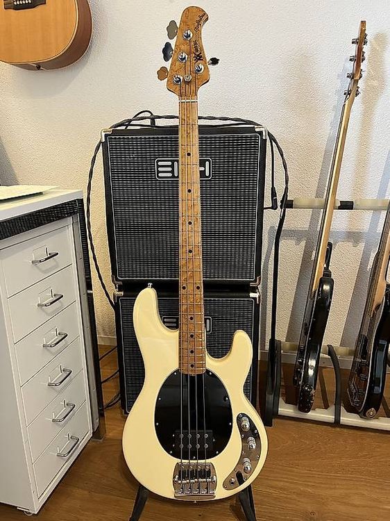 Music Man Stingray (Gebraucht) in Lyss für CHF 3200 – nur Abholung auf ...