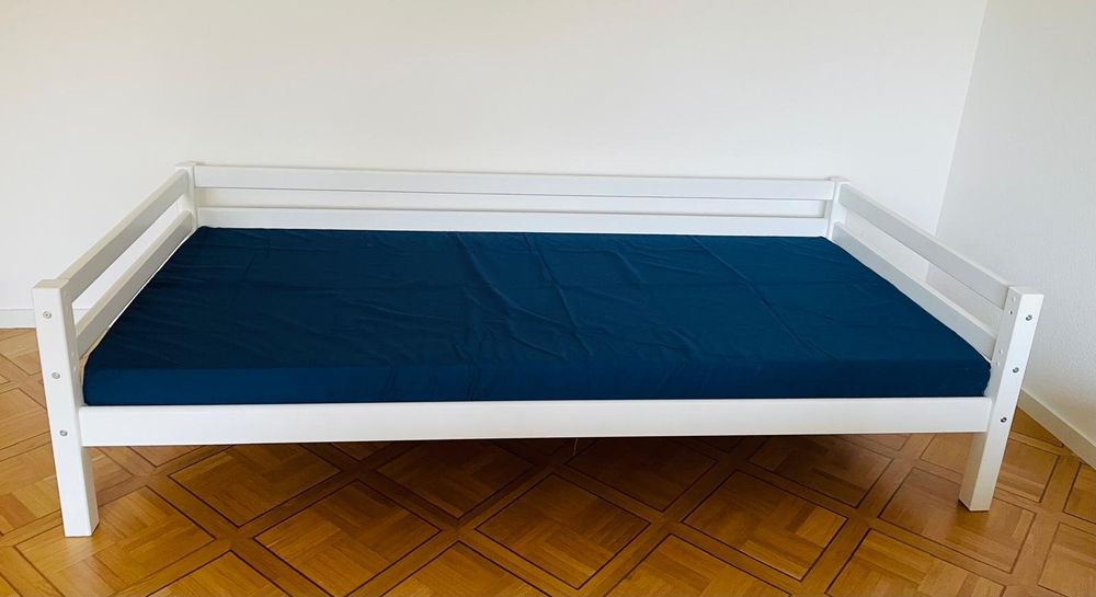 Holzbett 210 x 98 x 58 cm (Gebraucht) in Oberrieden für CHF 50 – nur ...