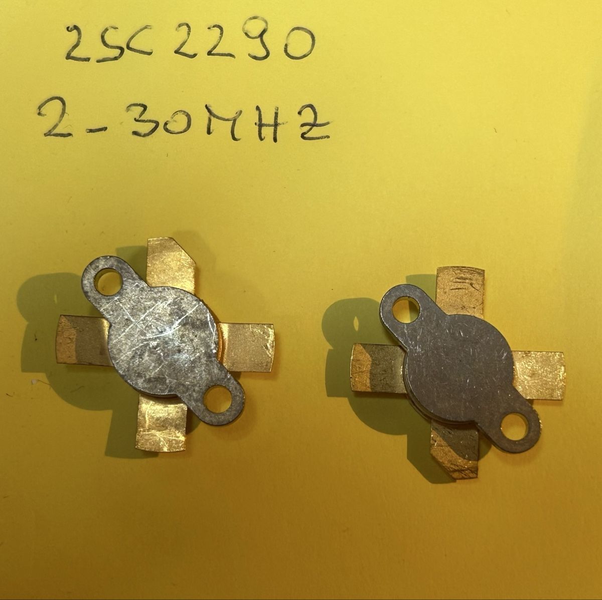 Transistors Toshiba 2SC2290 power amp 2-3MHz (Neu (gemäss Beschreibung ...