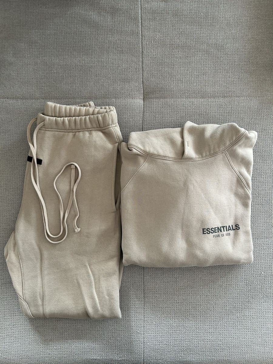 Ensemble Essentials (D'occasion) à Fribourg pour CHF 50 – avec ...