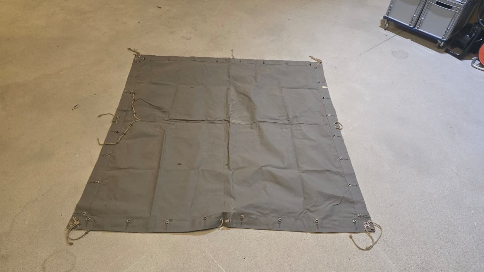 A- Blachen Militärblachen (graue Version Zivilschutz) (Gebraucht) in ...