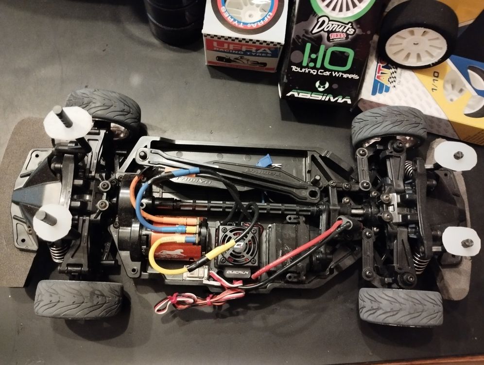 Tamyia TT02 Brushless mit Mustang und Impreza Body (Gebraucht) in Lyss ...