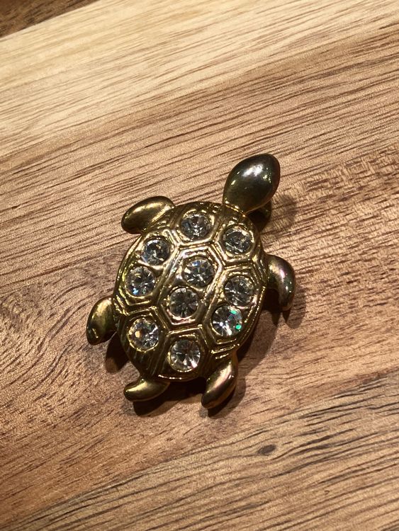 Brosche (Gebraucht) in Basel für CHF 5 – mit Lieferung auf Ricardo kaufen