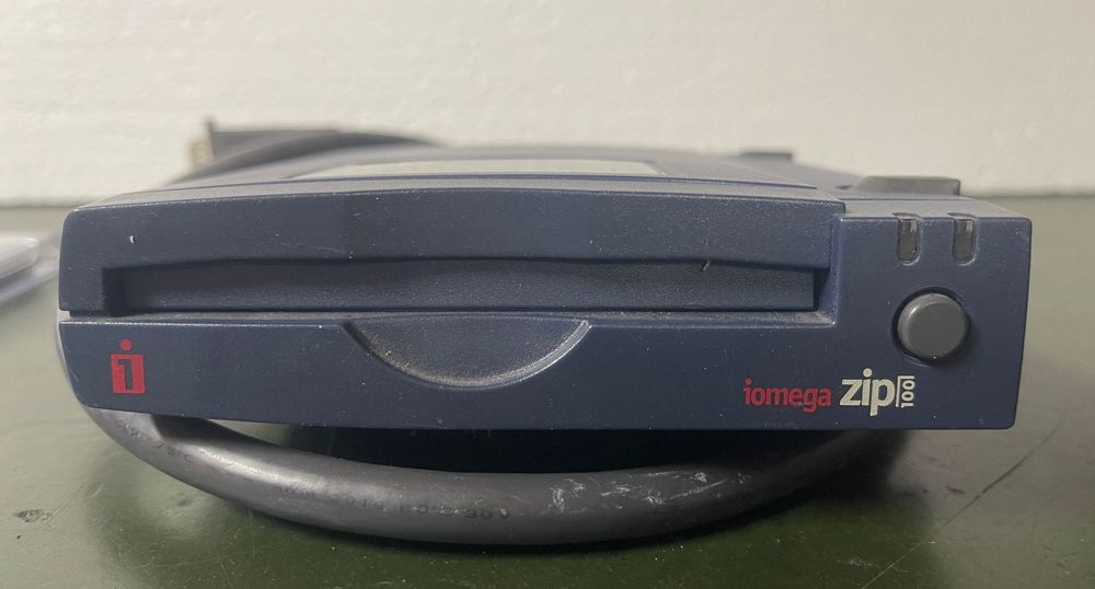 2 ZIP Laufwerke, 1 Diskette und ein Adapter (Gebraucht) in Dänikon ZH ...