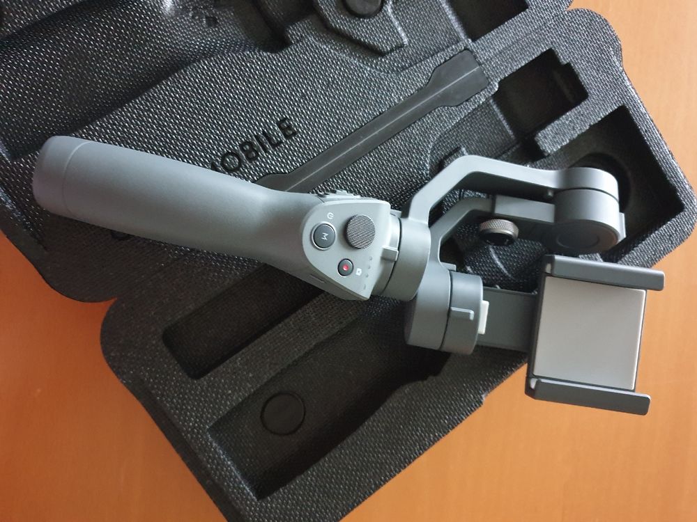 DJI Osmo Mobile (gimbal) dans son étui d'origine | Kaufen auf Ricardo