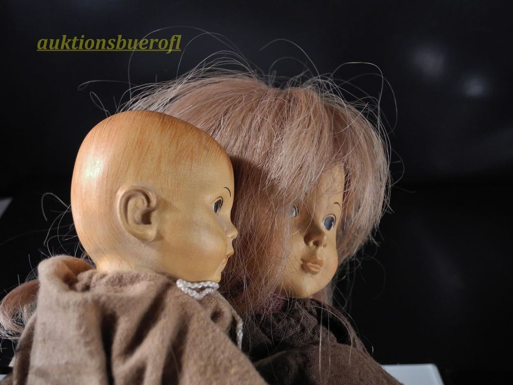 Holzpuppe Mit Kleineren Puppen Im Innern