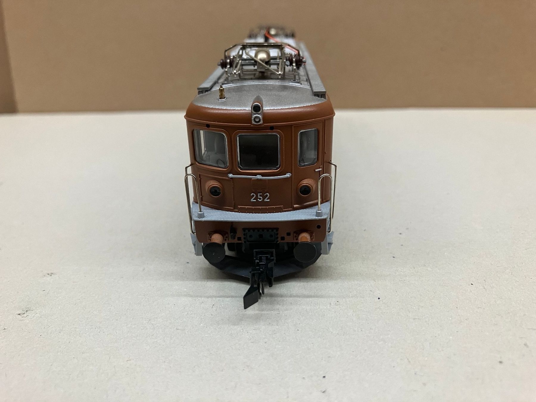 Roco 63883 BLS Ae 4/4 252 braun Ursprungsversion, H0 GS (Gebraucht) in ...