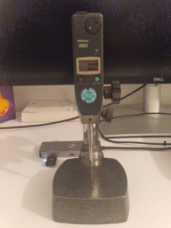 Mitutoyo Digitalmessuhr ID-U1025 mit massivem Messständer – (Gebraucht ...