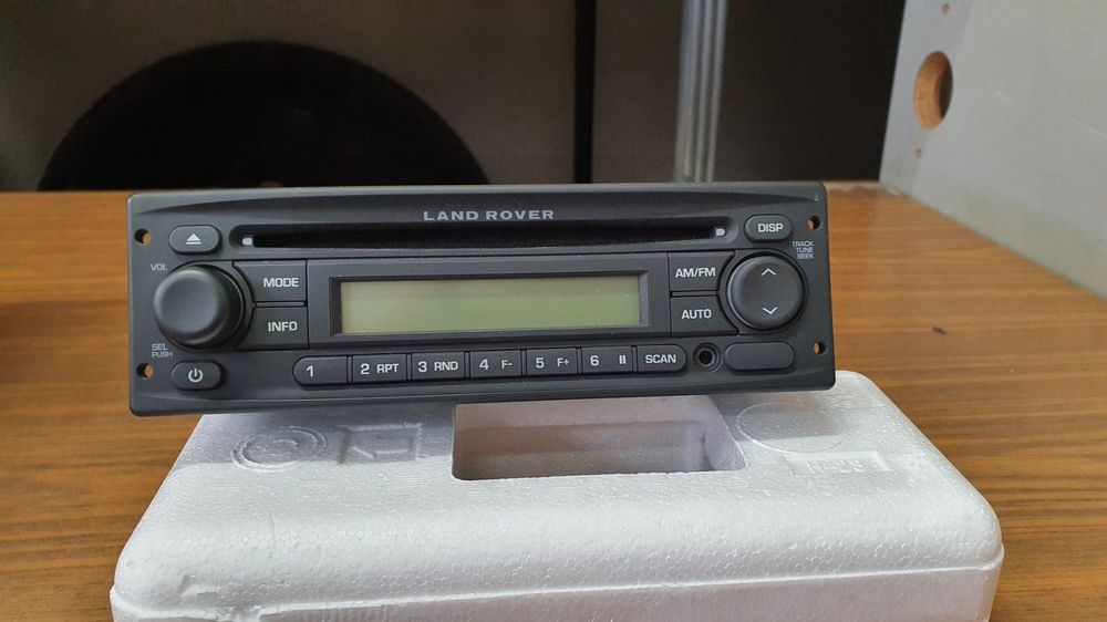 Land Rover Defender Original Radio (Gebraucht) in für CHF 99 – mit ...