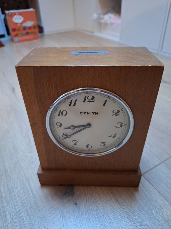 Horloge de table vintage Zenith, années 50 (Defekt) in Les Brenets für CHF 30 – mit Lieferung ...