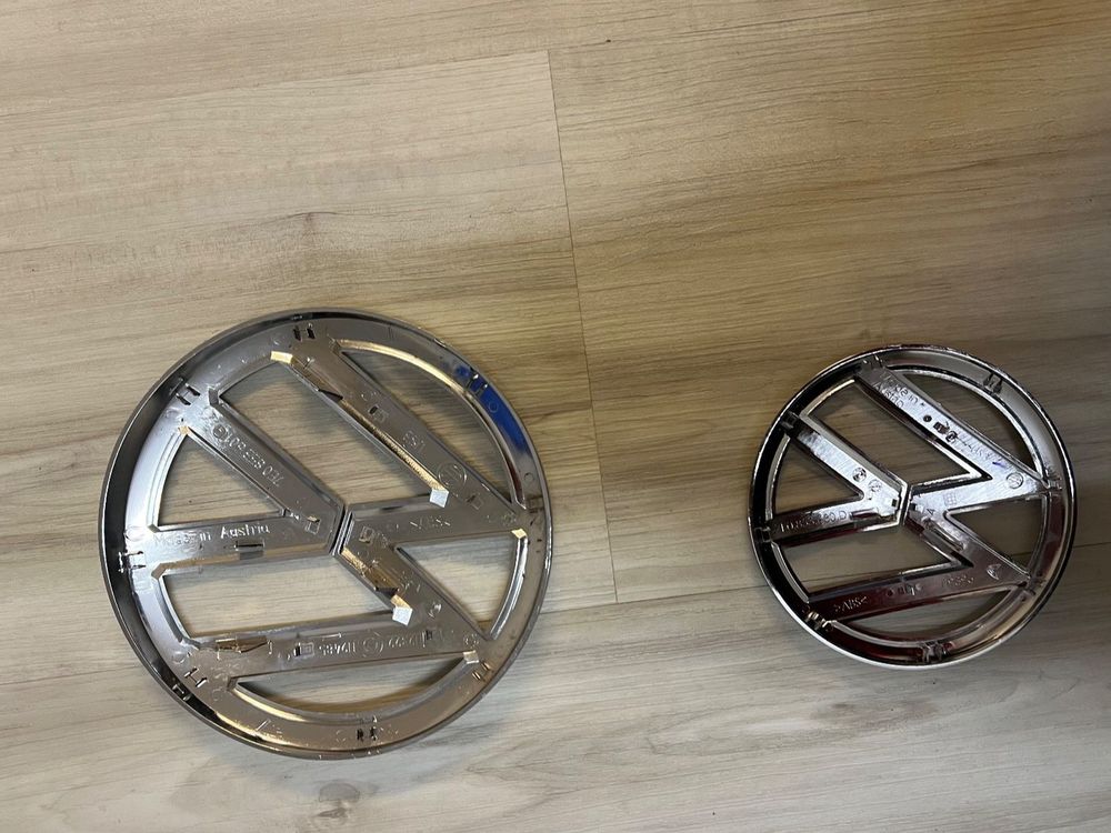 VW Bus Front und hinten Emblem (fast wie neu) (Gebraucht) in Bellach ...