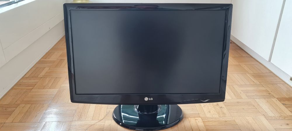 LG 23 Zoll Full HD Flat Screen. (Gebraucht) in Rafz für CHF 10 – mit ...