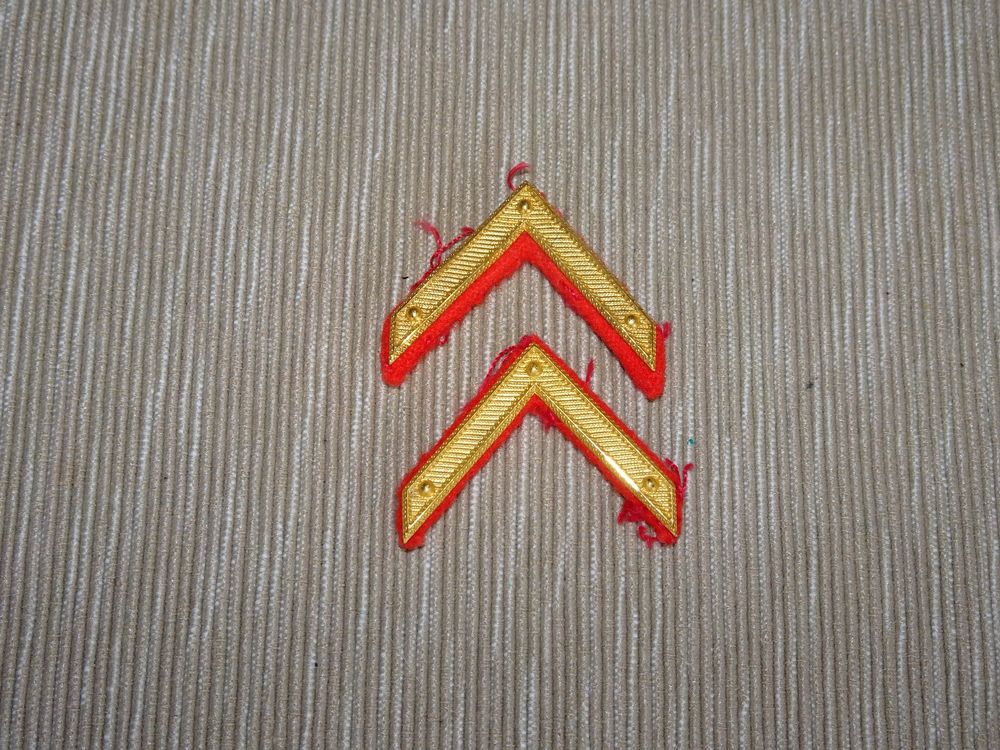 Chevrons en métal (Gebraucht) in Le Lieu für CHF 2 – mit Lieferung auf ...