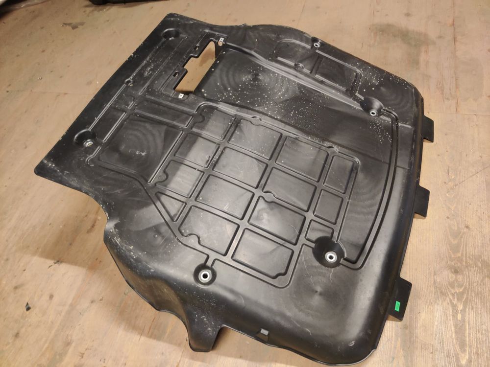 VW T6.1 Motorabdeckung unten Motorwanne 7LA 825 543 (Gebraucht) in ...